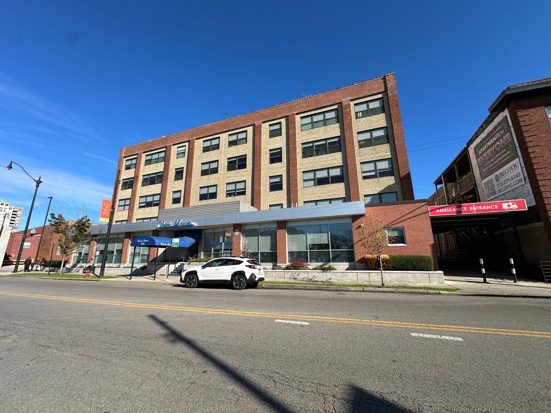 Clark Manor (UPDATED) - Get Pricing & See 9 Photos in Chicago, IL