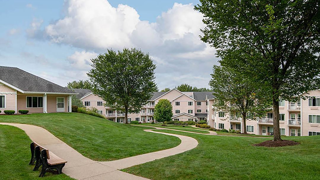 Holiday Maple Suites (UPDATED) - Get Pricing, See 52 Photos & See Floor ...