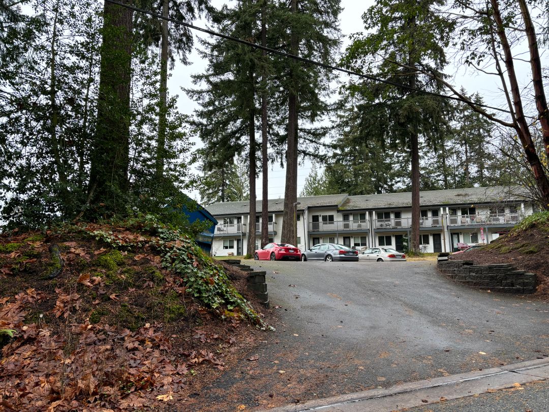 Evergreen Court - Get Pricing & See 11 Photos in Bellevue, WA