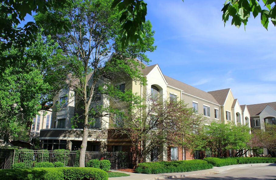 3801 Grand (UPDATED) - Get Pricing & See 6 Photos in Des Moines, IA