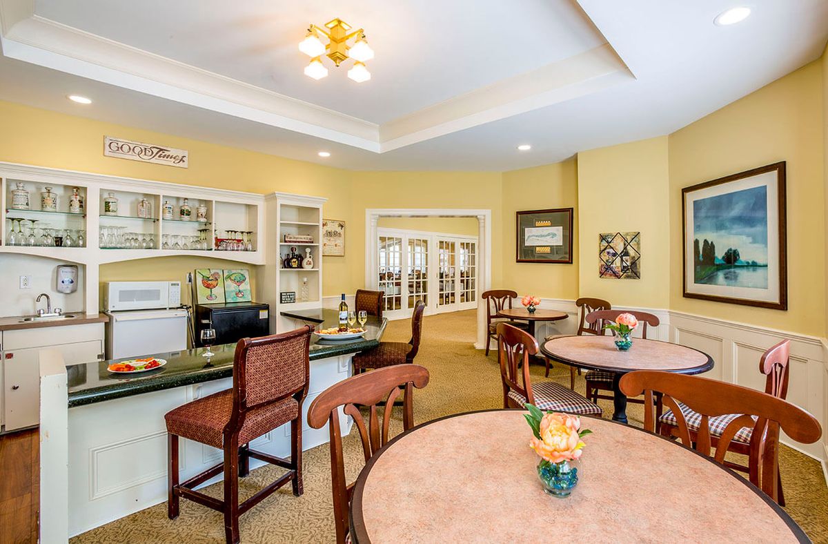 Benchmark Senior Living at Hamden (UPDATED) - Get Pricing & See 14 ...