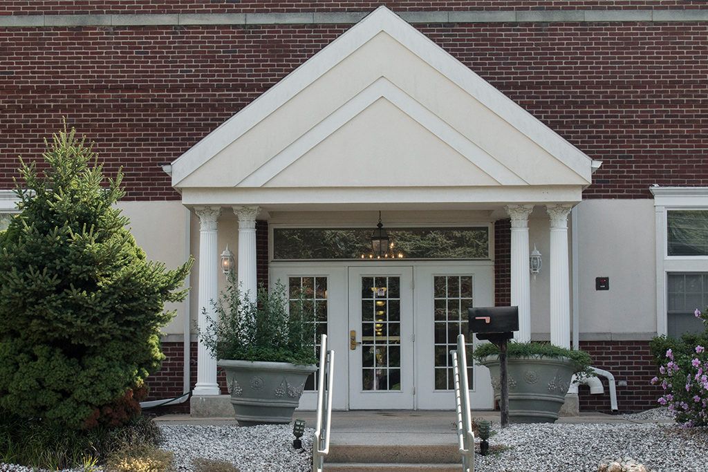 Whitehall Manor (UPDATED) - Get Pricing, See 8 Photos & Read Reviews in ...