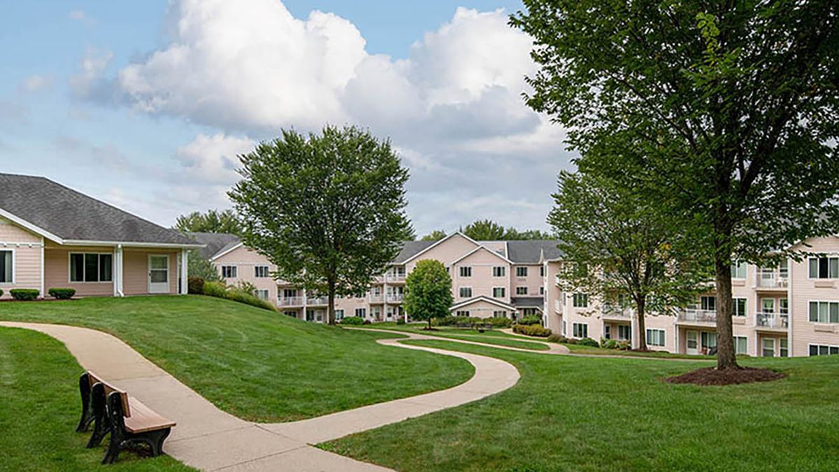 Holiday Maple Suites (UPDATED) - Get Pricing, See 52 Photos & See Floor ...