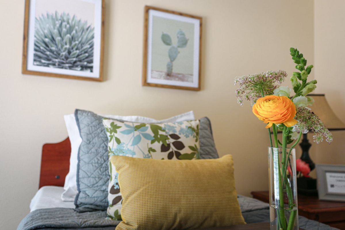 Villa Valencia Healthcare Center - Get Pricing & See 10 Photos in ...