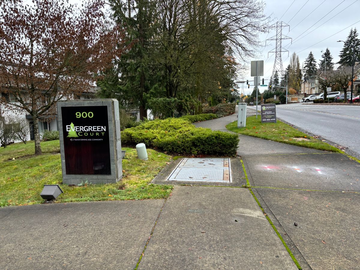 Evergreen Court - Get Pricing & See 11 Photos in Bellevue, WA