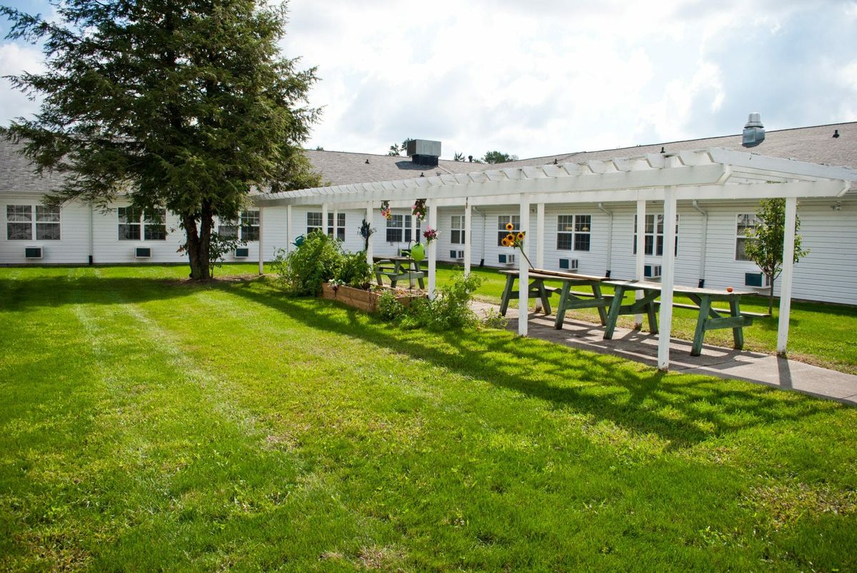 Edgewater Woods (UPDATED) - Get Pricing & See 13 Photos in Anderson, IN