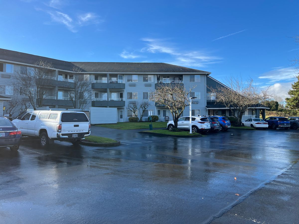Parkrose Chateau Gracious Retirement Living (UPDATED) - Get Pricing ...