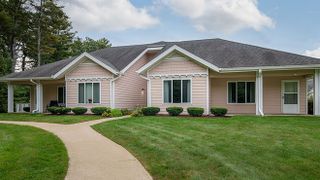 Holiday Maple Suites (UPDATED) - Get Pricing, See 52 Photos & See Floor ...