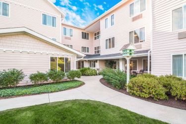 Holiday Maple Suites (UPDATED) - Get Pricing, See 52 Photos & See Floor ...