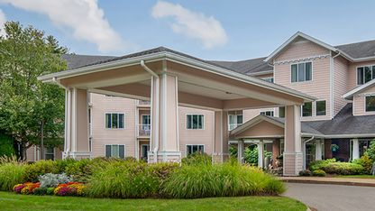 Holiday Maple Suites (UPDATED) - Get Pricing, See 52 Photos & See Floor ...