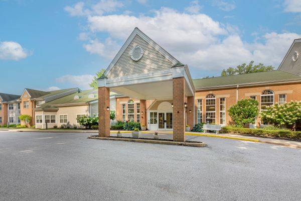 The 17 Best Assisted Living Facilities in Lake County, OH | Seniorly
