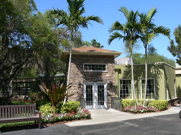 The 20 Best Assisted Living Facilities in Largo, FL | Seniorly