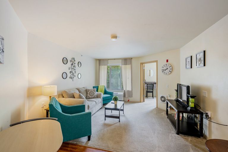 Holiday Pinegate (UPDATED) - Get Pricing, See 45 Photos, Read Reviews ...