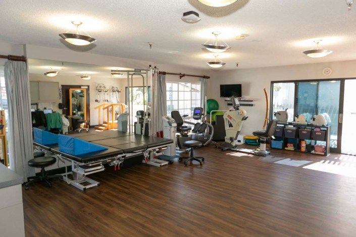 Mission Hills Post Acute Care (UPDATED) - Get Pricing & See 19 Photos ...