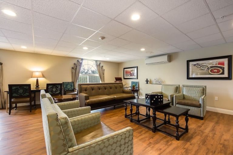 Country Crest Senior Living (UPDATED) - Get Pricing, See 30 Photos ...